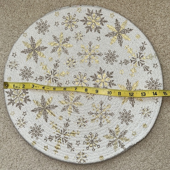 Max Studio | Dining | Nwt Max Studio Home Holiday Placemats Saucers Qty ...